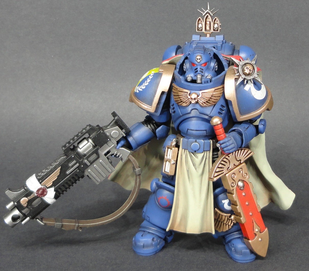 JOYTOY JT3556 Warhammer 40k 1: 18 Ultramarines Captain With Master ...